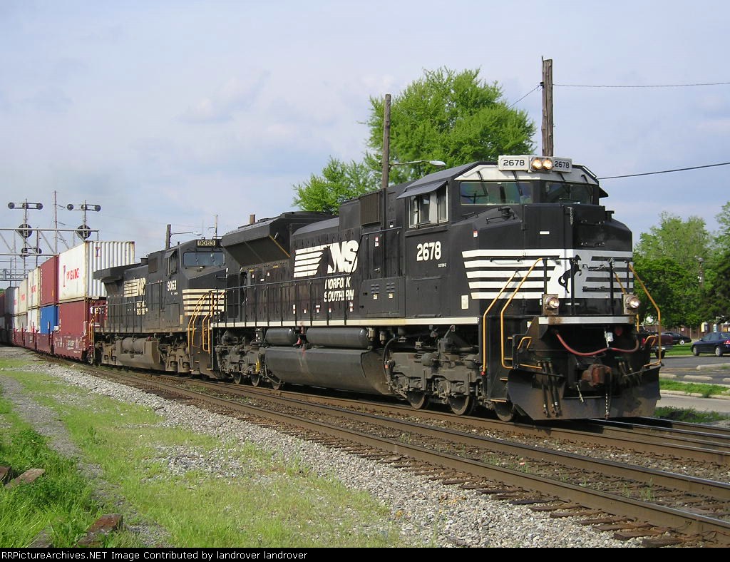 NS 2678 On NS 25 A Eastbound Elephant Style